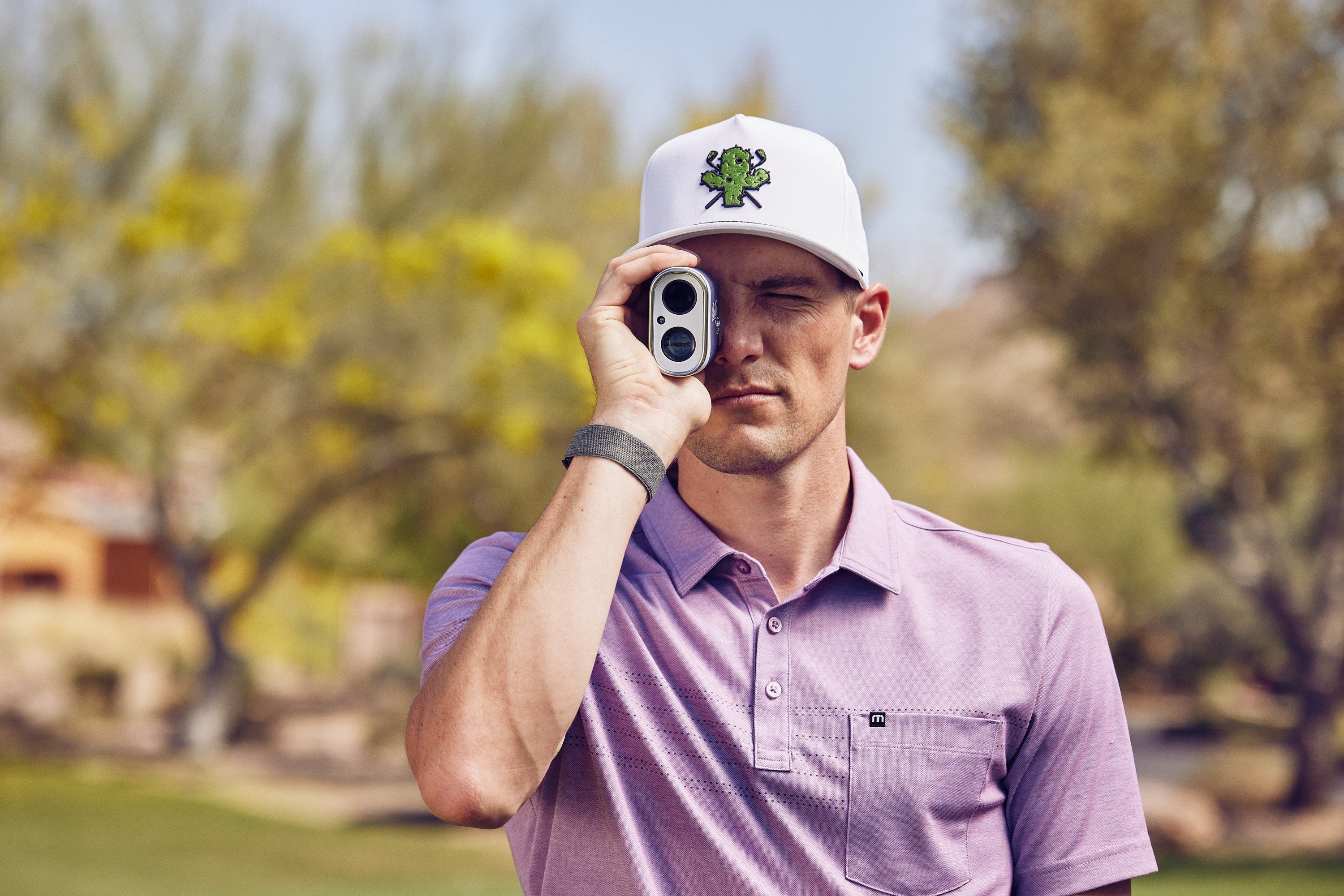 HOW DOES A GOLF RANGEFINDER WORK – Blue Tees Golf Europe